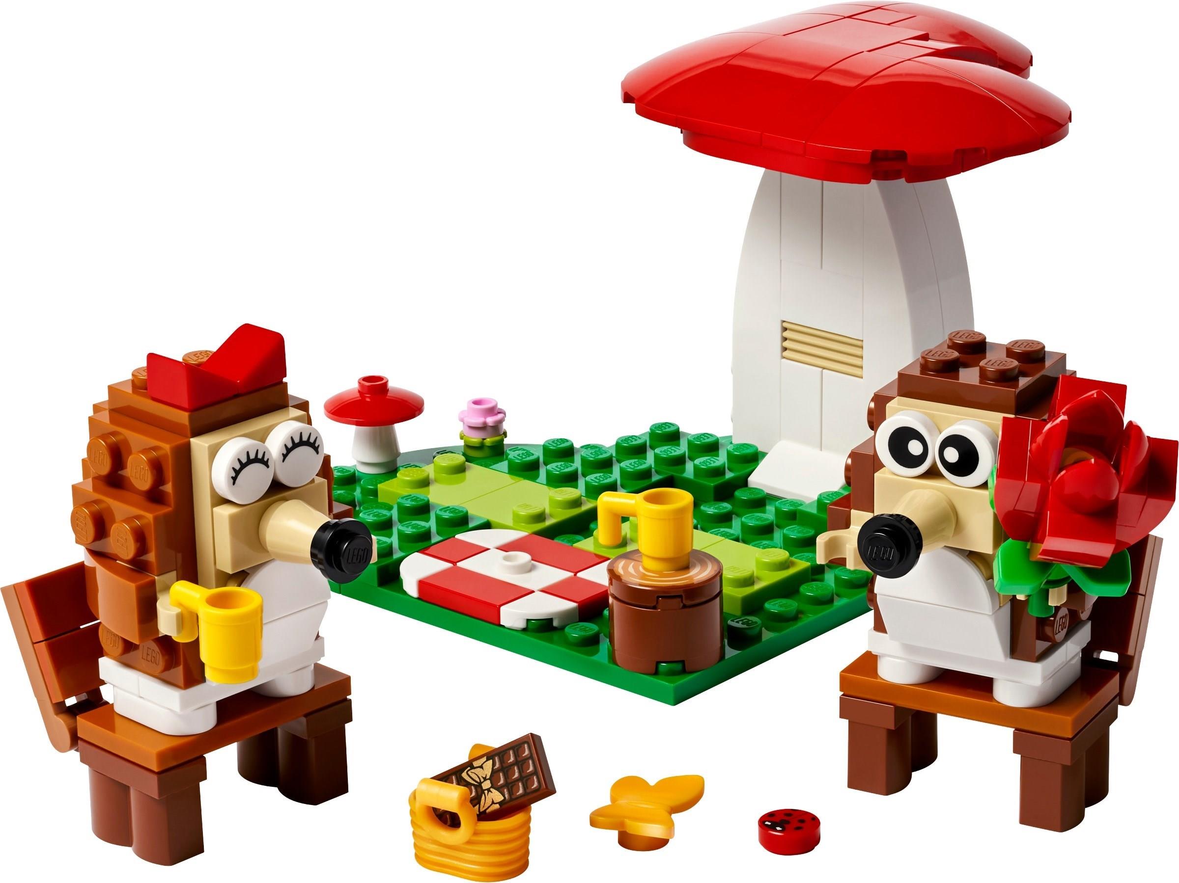 LEGO 40711 Easter Hedgehog Picnic Date | BrickEconomy