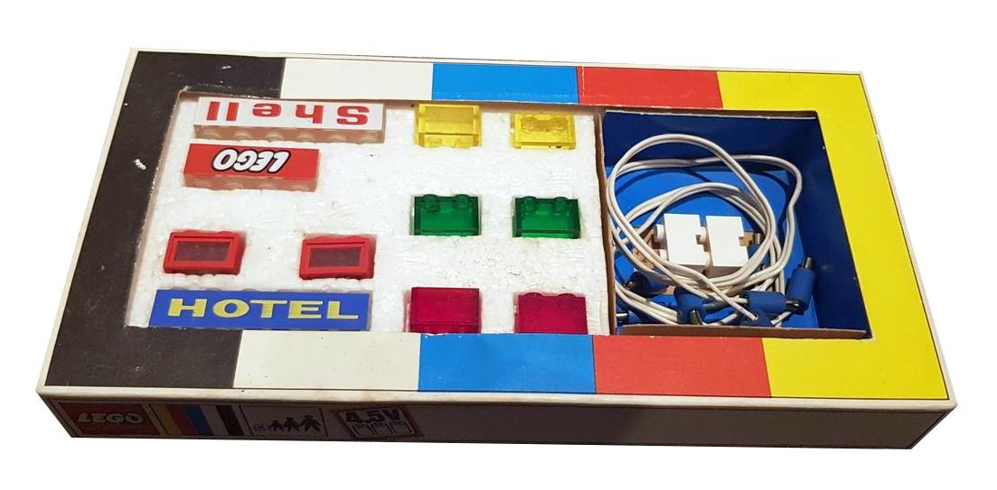 LEGO 995 Lighting Bricks with Color Filters | BrickEconomy